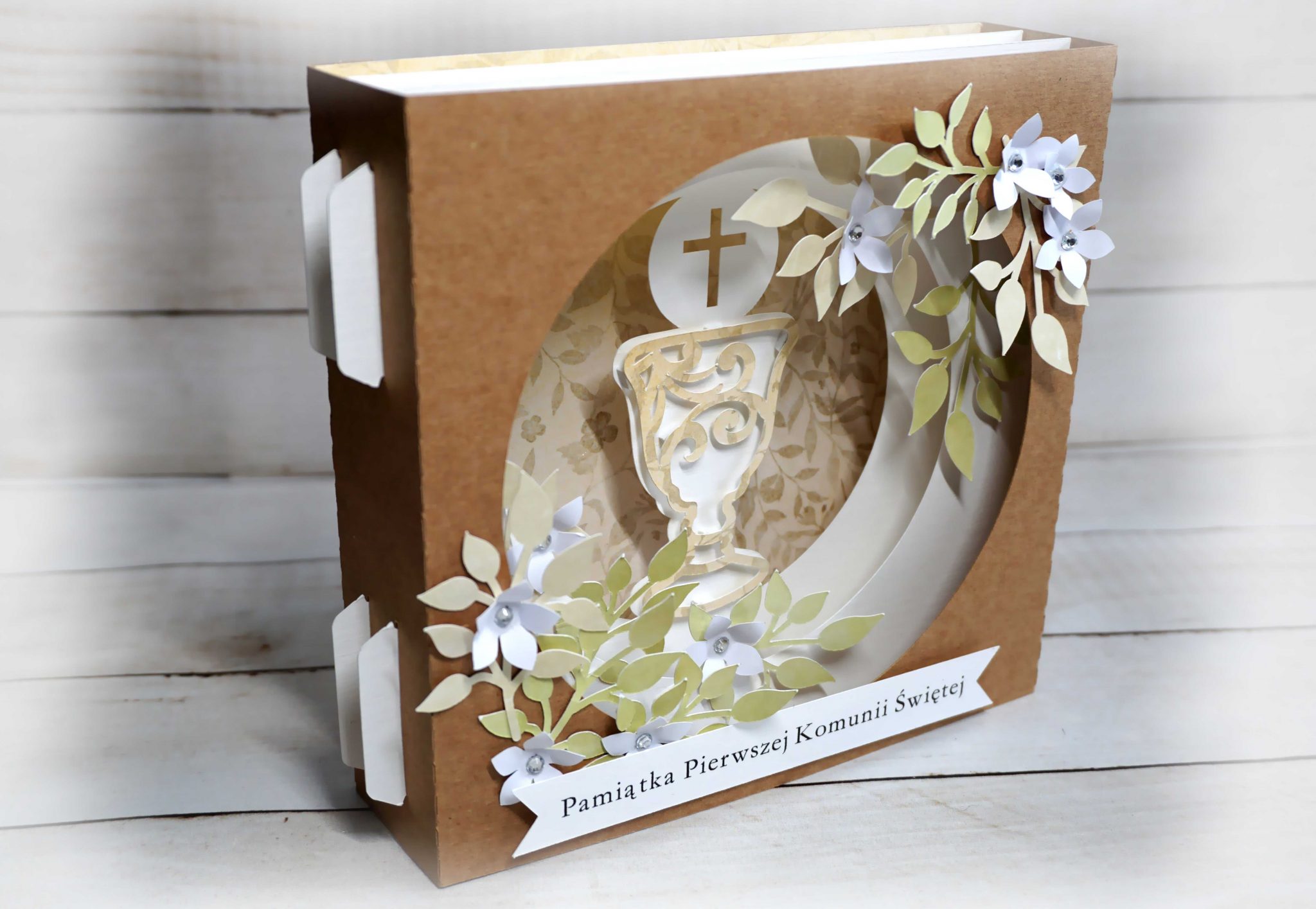Shadow Box With Host - Free Design | Wycinarnia.pl plotter store